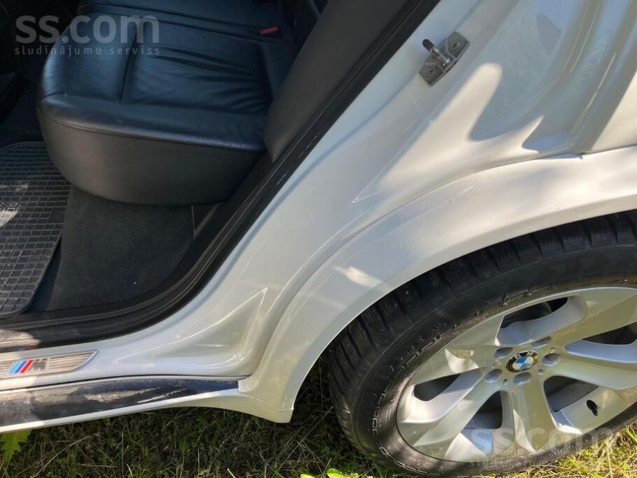 White BMW X5 2010 in Dobele, with an engine capacity of 3.00 L and mileage of 326 thousand km for 5990 €, photo 15 on AUTOMOTO.COM.LV