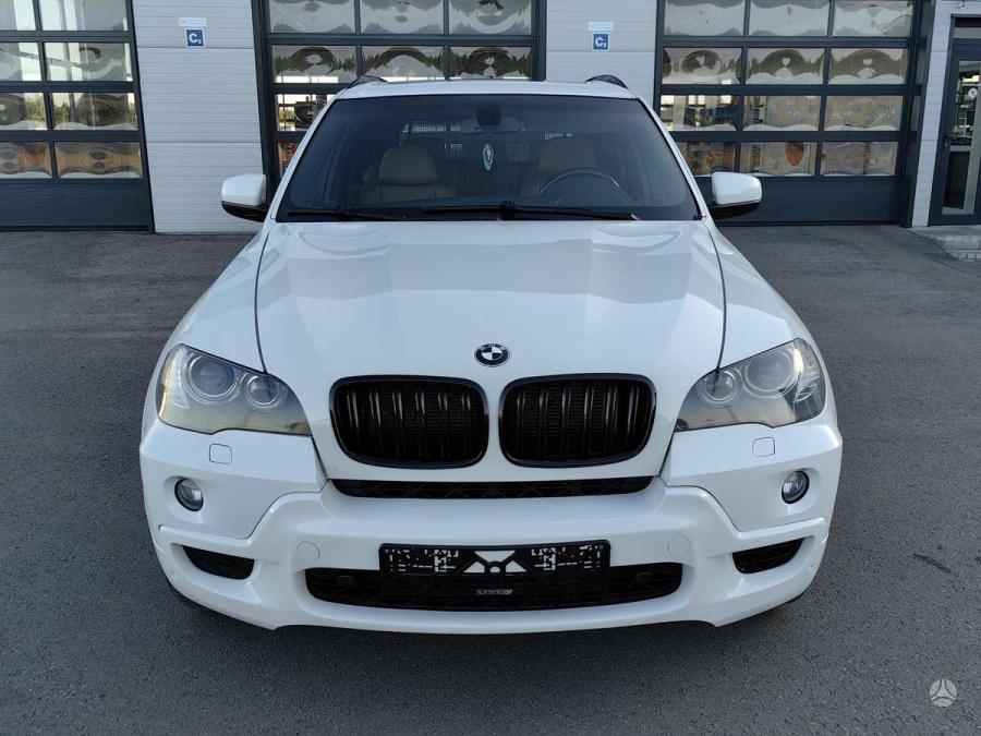 White BMW X5 2010 in Kaunas, with an engine capacity of 3.00 L and mileage of 354 thousand km for 7800 €, photo 1 on AUTOMOTO.COM.LV