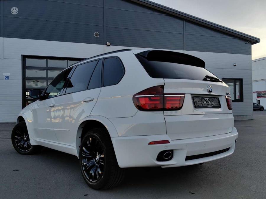 White BMW X5 2010 in Kaunas, with an engine capacity of 3.00 L and mileage of 354 thousand km for 7800 €, photo 8 on AUTOMOTO.COM.LV