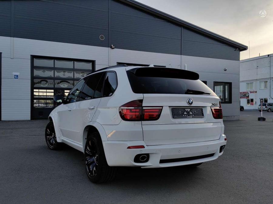 White BMW X5 2010 in Kaunas, with an engine capacity of 3.00 L and mileage of 354 thousand km for 7800 €, photo 9 on AUTOMOTO.COM.LV