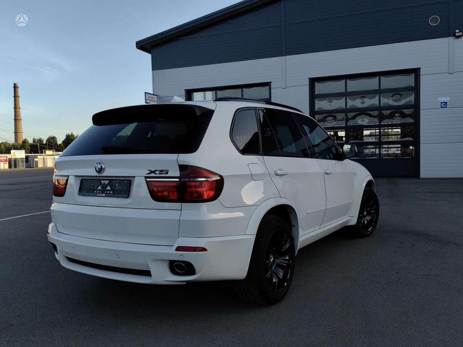 White BMW X5 2010 in Kaunas, with an engine capacity of 3.00 L and mileage of 354 thousand km for 7800 €, photo 10 on AUTOMOTO.COM.LV