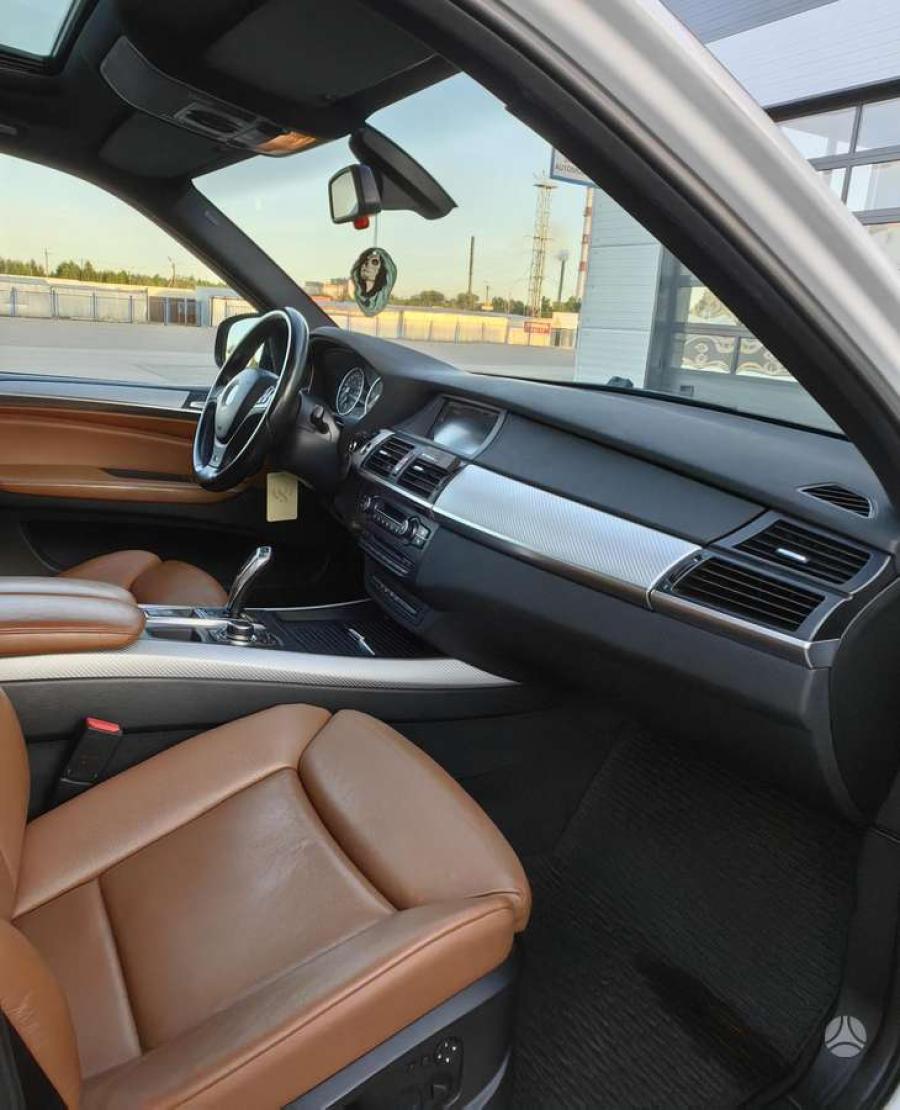 White BMW X5 2010 in Kaunas, with an engine capacity of 3.00 L and mileage of 354 thousand km for 7800 €, photo 13 on AUTOMOTO.COM.LV