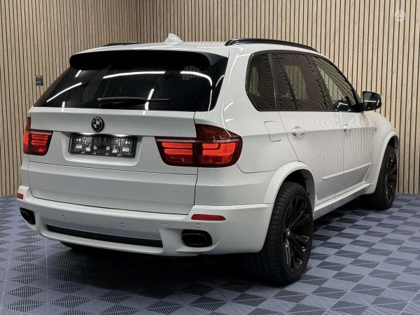 White BMW X5 2010 in Marijampole, with an engine capacity of 2.99 L and mileage of 240 thousand km for 10800 €, photo 8 on AUTOMOTO.COM.LV