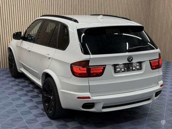 White BMW X5 2010 in Marijampole, with an engine capacity of 2.99 L and mileage of 240 thousand km for 10800 €, photo 10 on AUTOMOTO.COM.LV