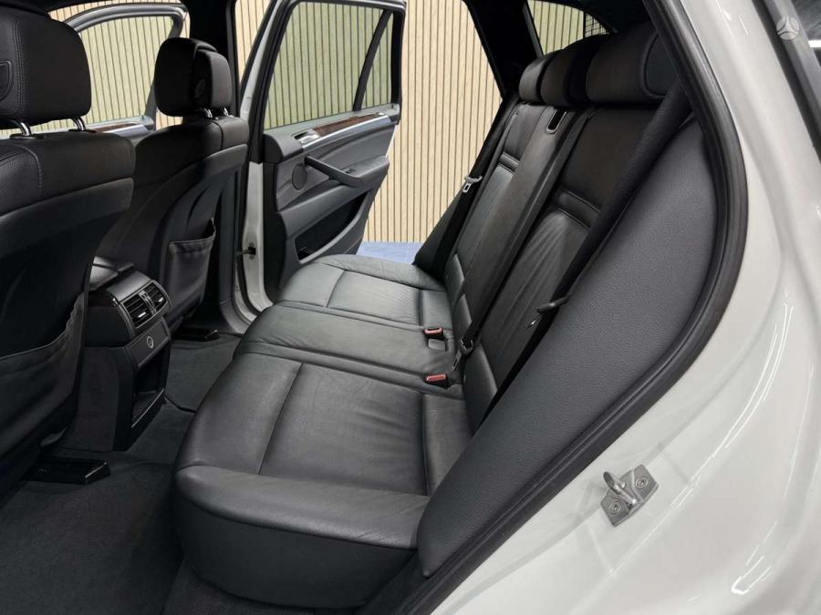 Balts BMW X5 2010 Marijampole, ar dzinēja tilpumu 2.99 L un nobraukumu 240 tūkst. km par 10800 €, foto 17 vietnē AUTOMOTO.COM.LV