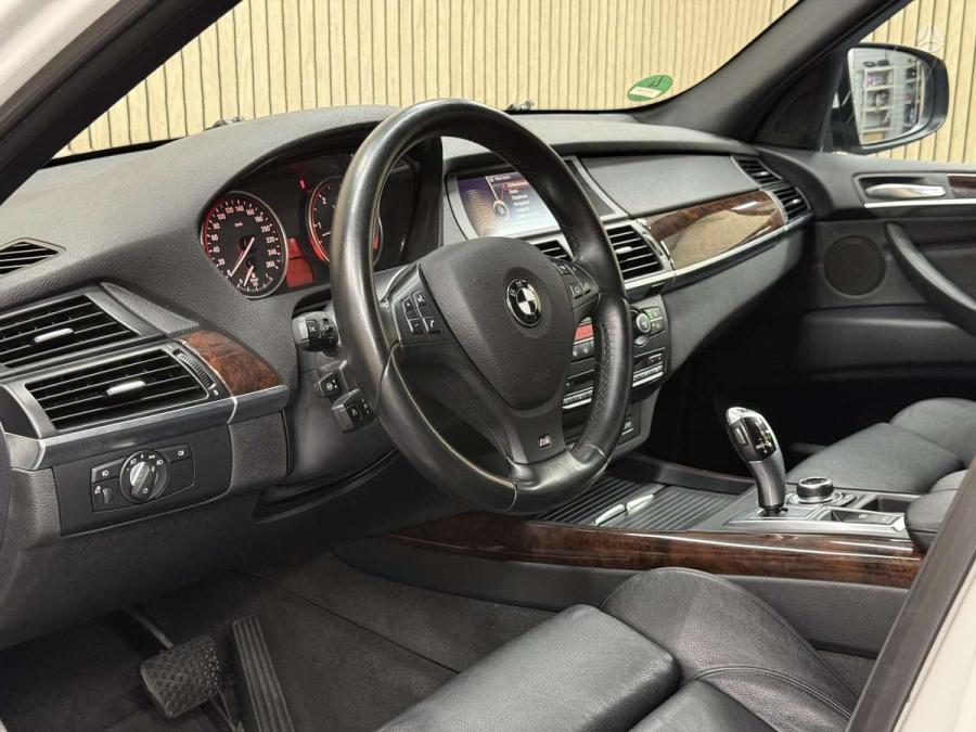 Balts BMW X5 2010 Marijampole, ar dzinēja tilpumu 2.99 L un nobraukumu 240 tūkst. km par 10800 €, foto 22 vietnē AUTOMOTO.COM.LV