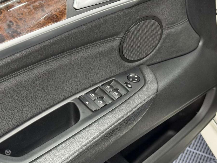 Balts BMW X5 2010 Marijampole, ar dzinēja tilpumu 2.99 L un nobraukumu 240 tūkst. km par 10800 €, foto 23 vietnē AUTOMOTO.COM.LV