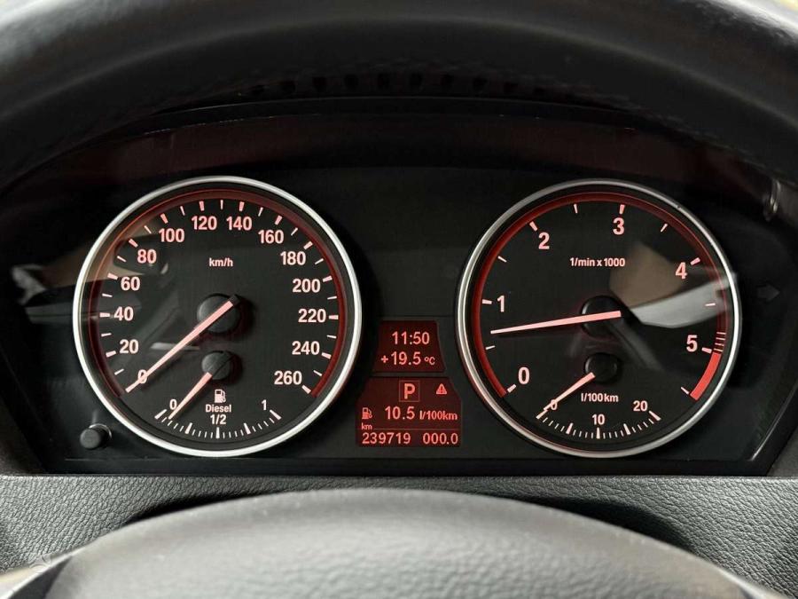 Balts BMW X5 2010 Marijampole, ar dzinēja tilpumu 2.99 L un nobraukumu 240 tūkst. km par 10800 €, foto 25 vietnē AUTOMOTO.COM.LV