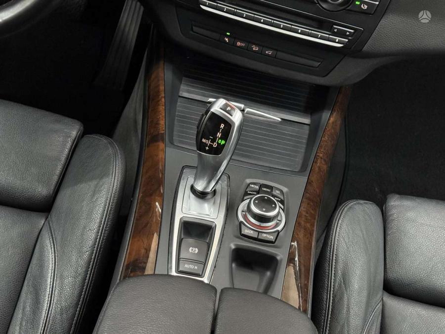 Balts BMW X5 2010 Marijampole, ar dzinēja tilpumu 2.99 L un nobraukumu 240 tūkst. km par 10800 €, foto 30 vietnē AUTOMOTO.COM.LV