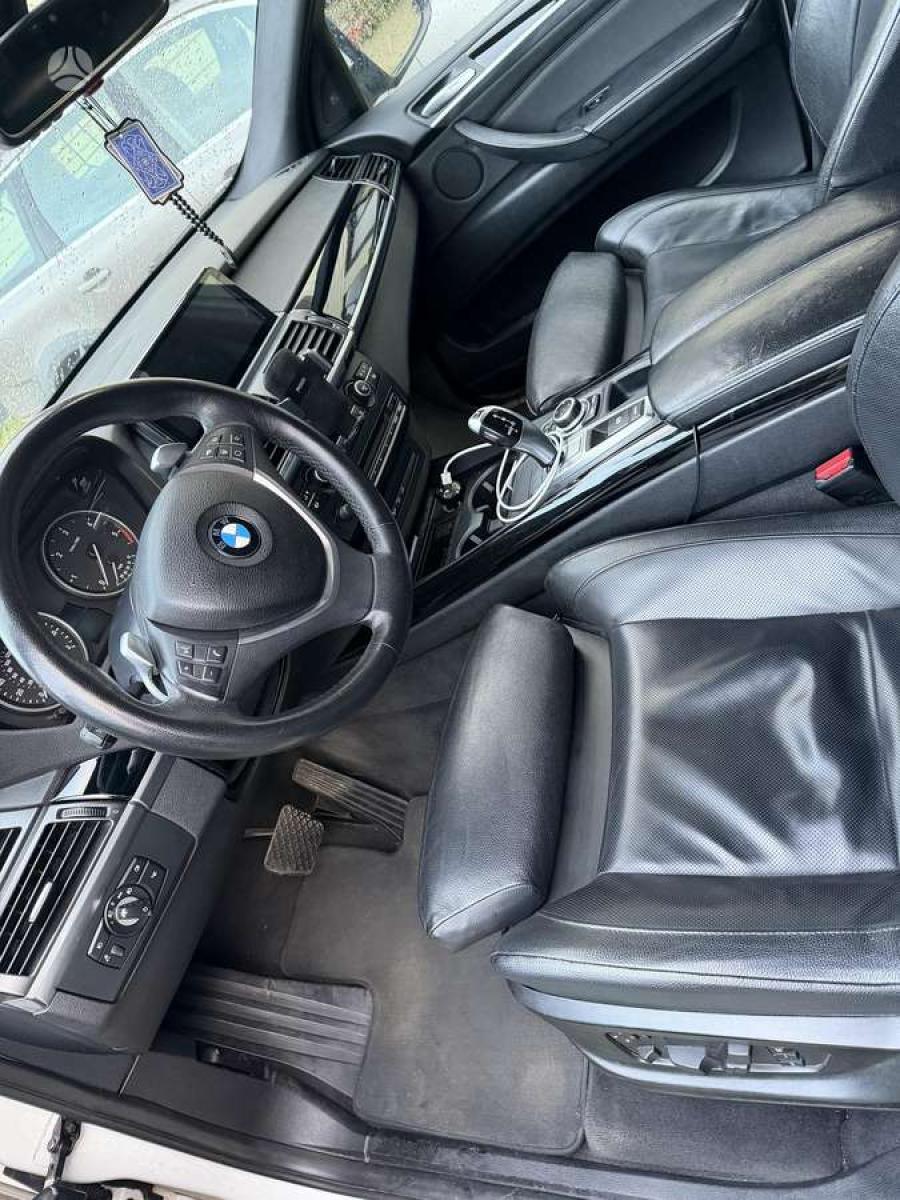 Balts BMW X5 2010 Klaipėda, ar dzinēja tilpumu 2.99 L un nobraukumu 358 tūkst. km par 11400 €, foto 15 vietnē AUTOMOTO.COM.LV
