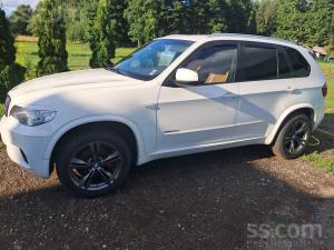 White BMW X5 2010 in Daugavpils, with an engine capacity of 3.00 L and mileage of 388 thousand km for 9200 €, photo  on AUTOMOTO.COM.LV