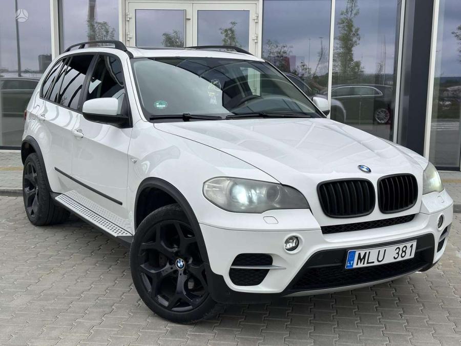 White BMW X5 2010 in Vilnius, with an engine capacity of 3.00 L and mileage of 278 thousand km for 10000 €, photo 1 on AUTOMOTO.COM.LV