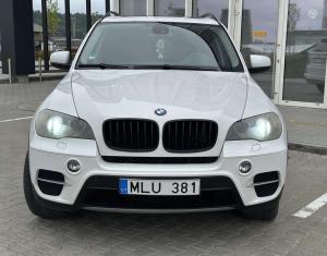 White BMW X5 2010 in Vilnius, with an engine capacity of 3.00 L and mileage of 278 thousand km for 10000 €, photo 3 on AUTOMOTO.COM.LV
