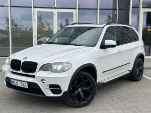 White BMW X5 2010 in Vilnius, with an engine capacity of 3.00 L and mileage of 278 thousand km for 10000 €, photo 4 on AUTOMOTO.COM.LV