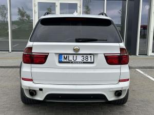 White BMW X5 2010 in Vilnius, with an engine capacity of 3.00 L and mileage of 278 thousand km for 10000 €, photo 6 on AUTOMOTO.COM.LV