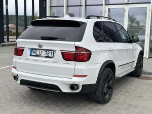 White BMW X5 2010 in Vilnius, with an engine capacity of 3.00 L and mileage of 278 thousand km for 10000 €, photo 7 on AUTOMOTO.COM.LV