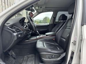 White BMW X5 2010 in Vilnius, with an engine capacity of 3.00 L and mileage of 278 thousand km for 10000 €, photo 10 on AUTOMOTO.COM.LV