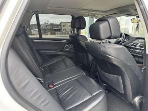 White BMW X5 2010 in Vilnius, with an engine capacity of 3.00 L and mileage of 278 thousand km for 10000 €, photo 12 on AUTOMOTO.COM.LV