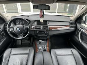White BMW X5 2010 in Vilnius, with an engine capacity of 3.00 L and mileage of 278 thousand km for 10000 €, photo 15 on AUTOMOTO.COM.LV