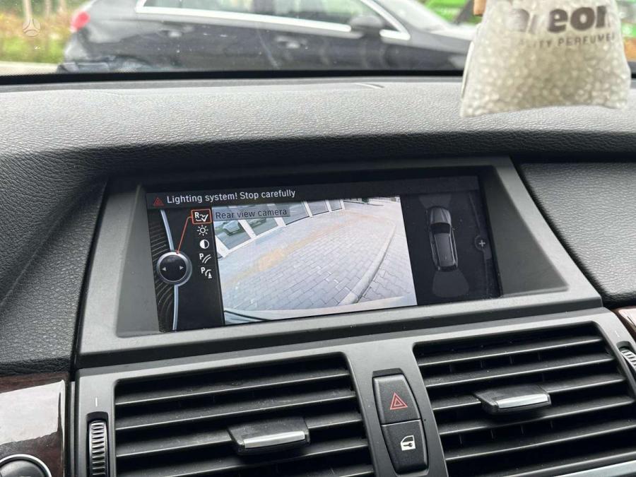 White BMW X5 2010 in Vilnius, with an engine capacity of 3.00 L and mileage of 278 thousand km for 10000 €, photo 20 on AUTOMOTO.COM.LV