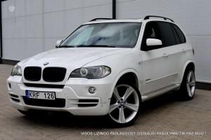 White BMW X5 2010 in Kretinga, with an engine capacity of 2.99 L and mileage of 347 thousand km for 8499 €, photo 4 on AUTOMOTO.COM.LV