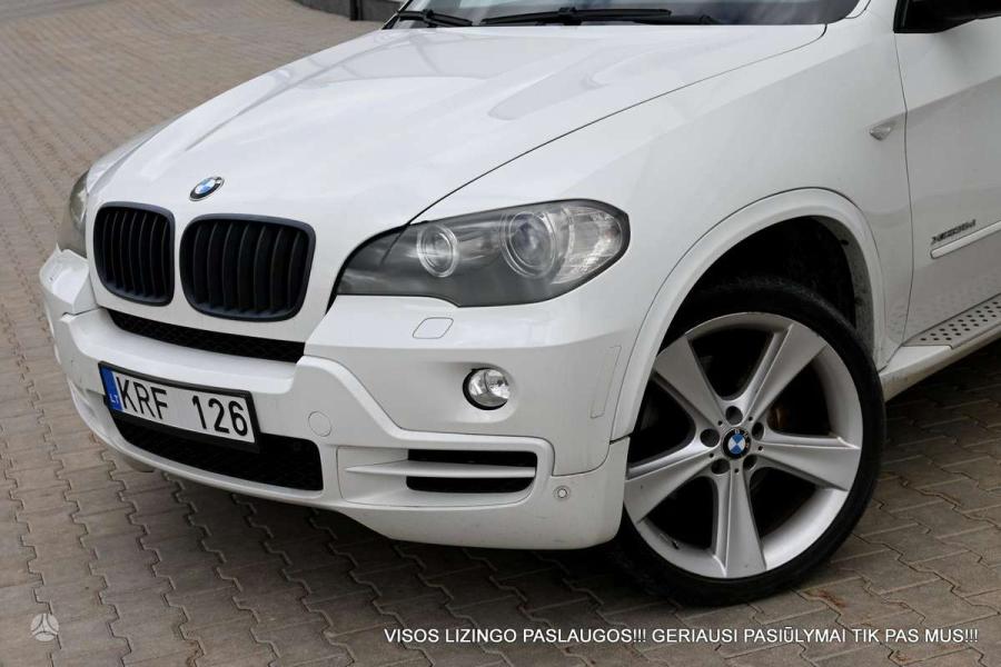 White BMW X5 2010 in Kretinga, with an engine capacity of 2.99 L and mileage of 347 thousand km for 8499 €, photo 5 on AUTOMOTO.COM.LV