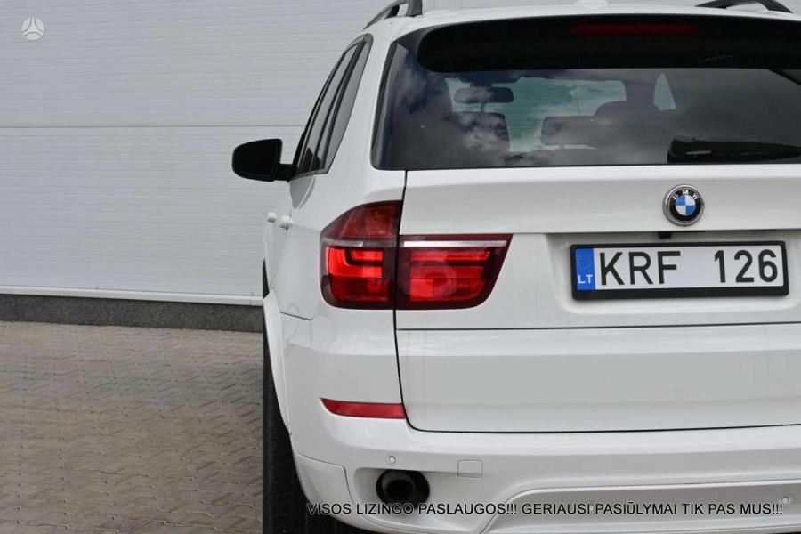 White BMW X5 2010 in Kretinga, with an engine capacity of 2.99 L and mileage of 347 thousand km for 8499 €, photo 11 on AUTOMOTO.COM.LV