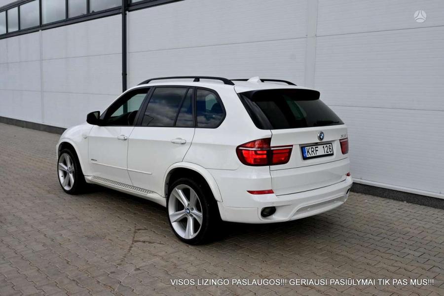 White BMW X5 2010 in Kretinga, with an engine capacity of 2.99 L and mileage of 347 thousand km for 8499 €, photo 15 on AUTOMOTO.COM.LV