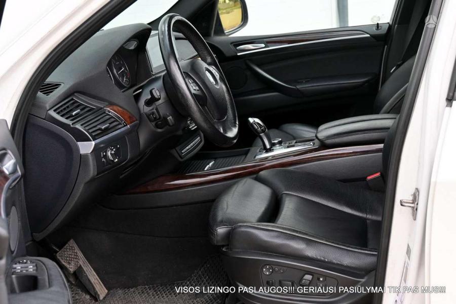 White BMW X5 2010 in Kretinga, with an engine capacity of 2.99 L and mileage of 347 thousand km for 8499 €, photo 18 on AUTOMOTO.COM.LV