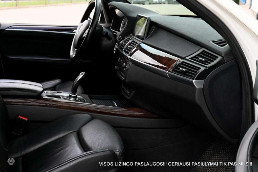 White BMW X5 2010 in Kretinga, with an engine capacity of 2.99 L and mileage of 347 thousand km for 8499 €, photo 27 on AUTOMOTO.COM.LV