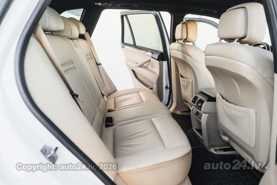 Balts BMW X5 2010 Tallina, ar dzinēja tilpumu 3.00 L un nobraukumu 262 tūkst. km par 9999 €, foto 13 vietnē AUTOMOTO.COM.LV