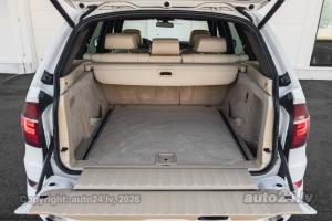 Balts BMW X5 2010 Tallina, ar dzinēja tilpumu 3.00 L un nobraukumu 262 tūkst. km par 9999 €, foto 14 vietnē AUTOMOTO.COM.LV