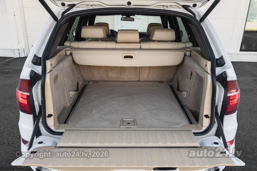 Balts BMW X5 2010 Tallina, ar dzinēja tilpumu 3.00 L un nobraukumu 262 tūkst. km par 9999 €, foto 14 vietnē AUTOMOTO.COM.LV