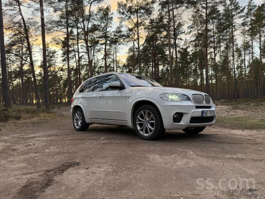 White BMW X5 2010 in Riga, with an engine capacity of 3.00 L and mileage of 416 thousand km for 8200 €, photo 4 on AUTOMOTO.COM.LV