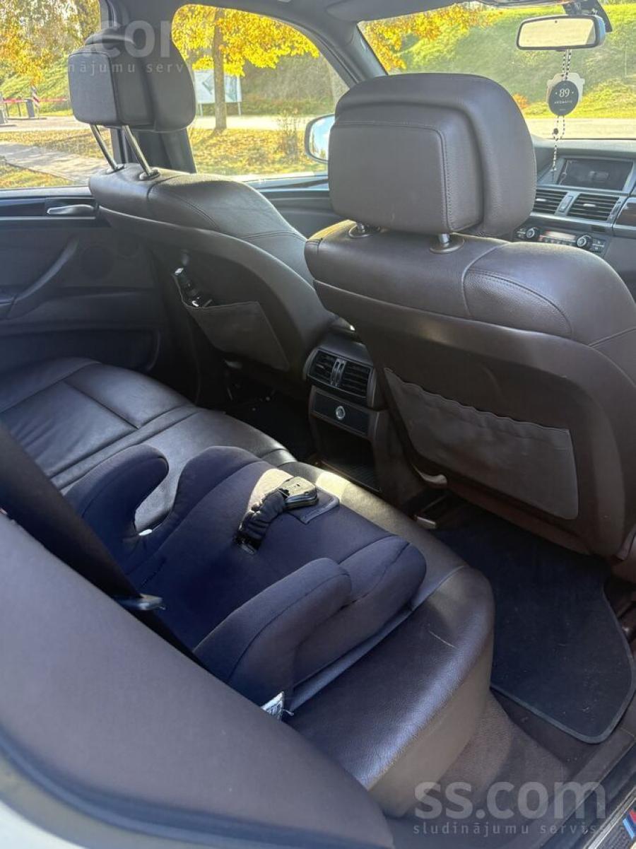 Balts BMW X5 2010 Rīga, ar dzinēja tilpumu 3.00 L un nobraukumu 285 tūkst. km par 10500 €, foto 15 vietnē AUTOMOTO.COM.LV