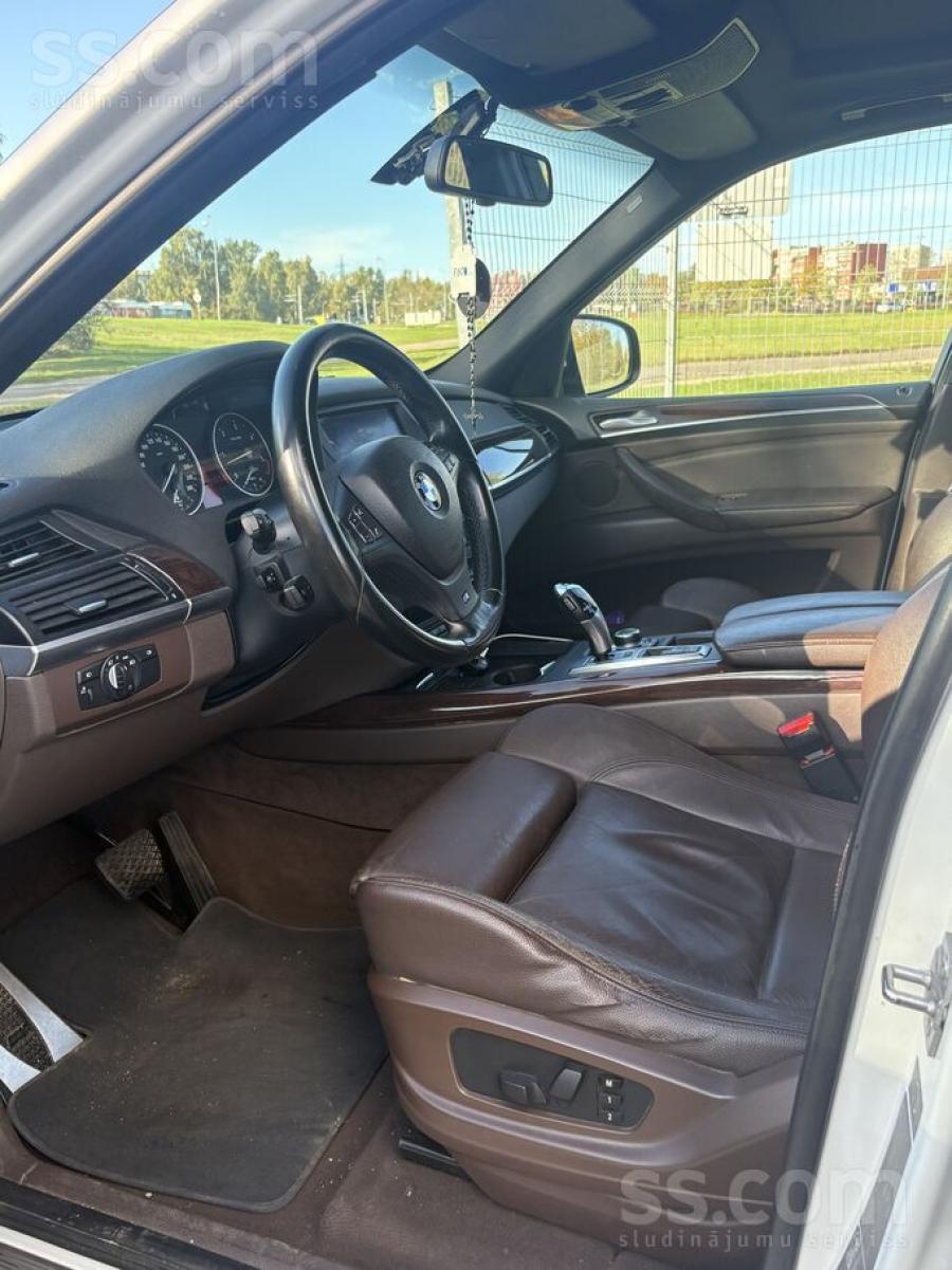 Balts BMW X5 2010 Rīga, ar dzinēja tilpumu 3.00 L un nobraukumu 285 tūkst. km par 10500 €, foto 17 vietnē AUTOMOTO.COM.LV