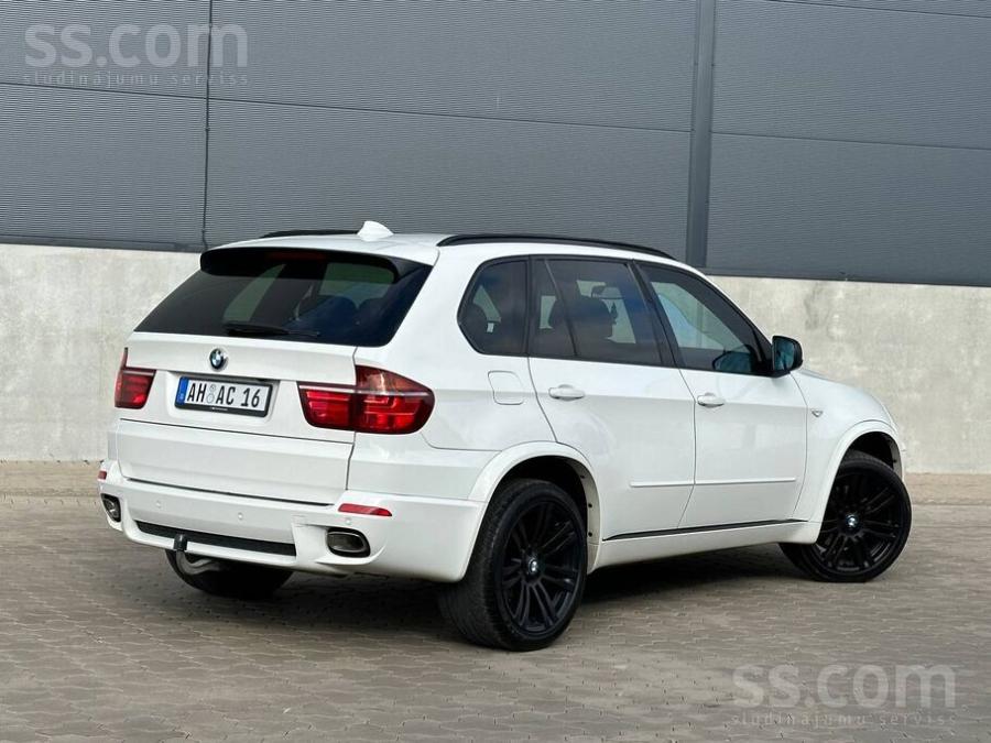 White BMW X5 2011 in Riga, with an engine capacity of 3.00 L and mileage of 0 thousand km for 9900 €, photo 2 on AUTOMOTO.COM.LV