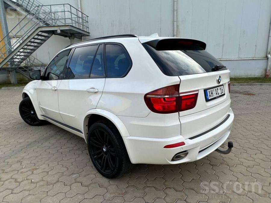 White BMW X5 2011 in Riga, with an engine capacity of 3.00 L and mileage of 0 thousand km for 9900 €, photo 4 on AUTOMOTO.COM.LV
