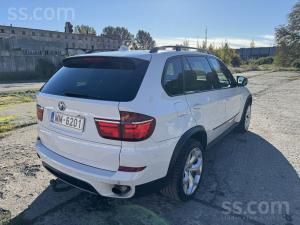 White BMW X5 2011 in Liepaja, with an engine capacity of 3.00 L and mileage of 191 thousand km for 13700 €, photo 5 on AUTOMOTO.COM.LV
