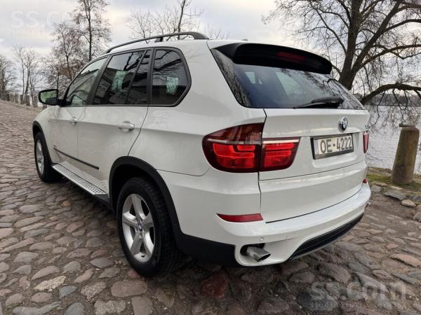 White BMW X5 2011 in Riga, with an engine capacity of 3.00 L and mileage of 293 thousand km for 10900 €, photo 4 on AUTOMOTO.COM.LV