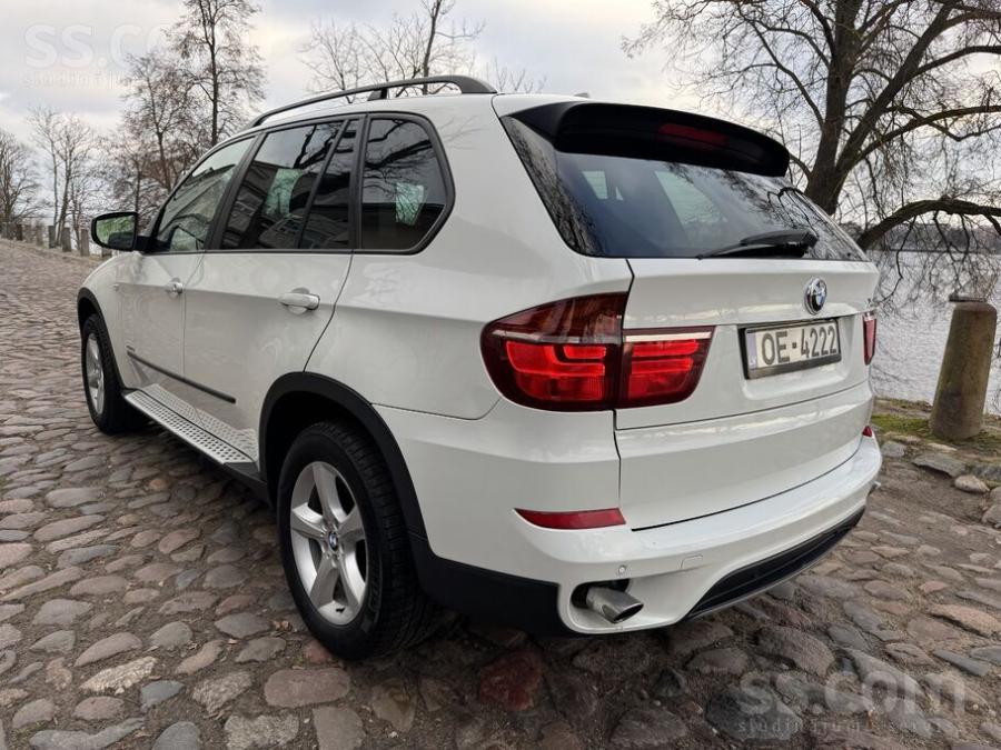Balts BMW X5 2011 Rīga, ar dzinēja tilpumu 3.00 L un nobraukumu 293 tūkst. km par 10900 €, foto 4 vietnē AUTOMOTO.COM.LV