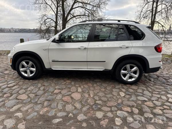 White BMW X5 2011 in Riga, with an engine capacity of 3.00 L and mileage of 293 thousand km for 10900 €, photo 5 on AUTOMOTO.COM.LV