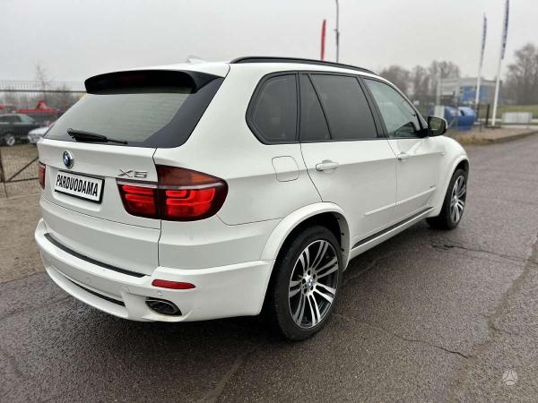 Balts BMW X5 2011 Panevēža, ar dzinēja tilpumu 2.99 L un nobraukumu 280 tūkst. km par 10200 €, foto 7 vietnē AUTOMOTO.COM.LV