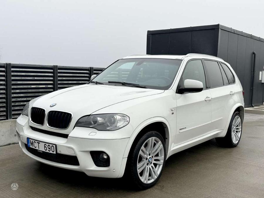 Balts BMW X5 2011 Viļņa, ar dzinēja tilpumu 4.40 L un nobraukumu 265 tūkst. km par 6800 €, foto 1 vietnē AUTOMOTO.COM.LV