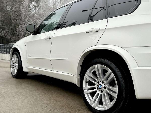 White BMW X5 2011 in Vilnius, with an engine capacity of 4.40 L and mileage of 265 thousand km for 6800 €, photo 10 on AUTOMOTO.COM.LV