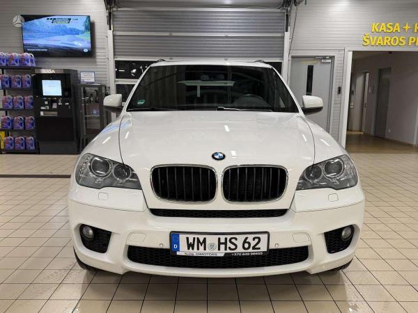 White BMW X5 2011 in Vilnius, with an engine capacity of 2.99 L and mileage of 261 thousand km for 11200 €, photo 5 on AUTOMOTO.COM.LV