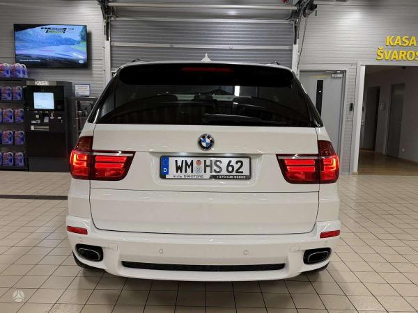 White BMW X5 2011 in Vilnius, with an engine capacity of 2.99 L and mileage of 261 thousand km for 11200 €, photo 6 on AUTOMOTO.COM.LV