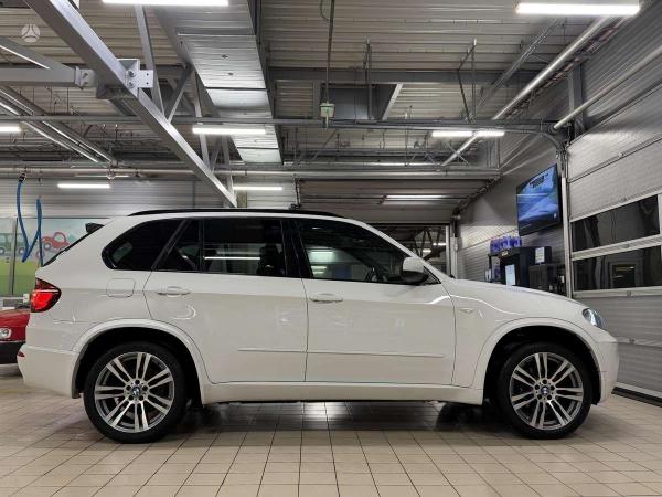 White BMW X5 2011 in Vilnius, with an engine capacity of 2.99 L and mileage of 261 thousand km for 11200 €, photo 7 on AUTOMOTO.COM.LV
