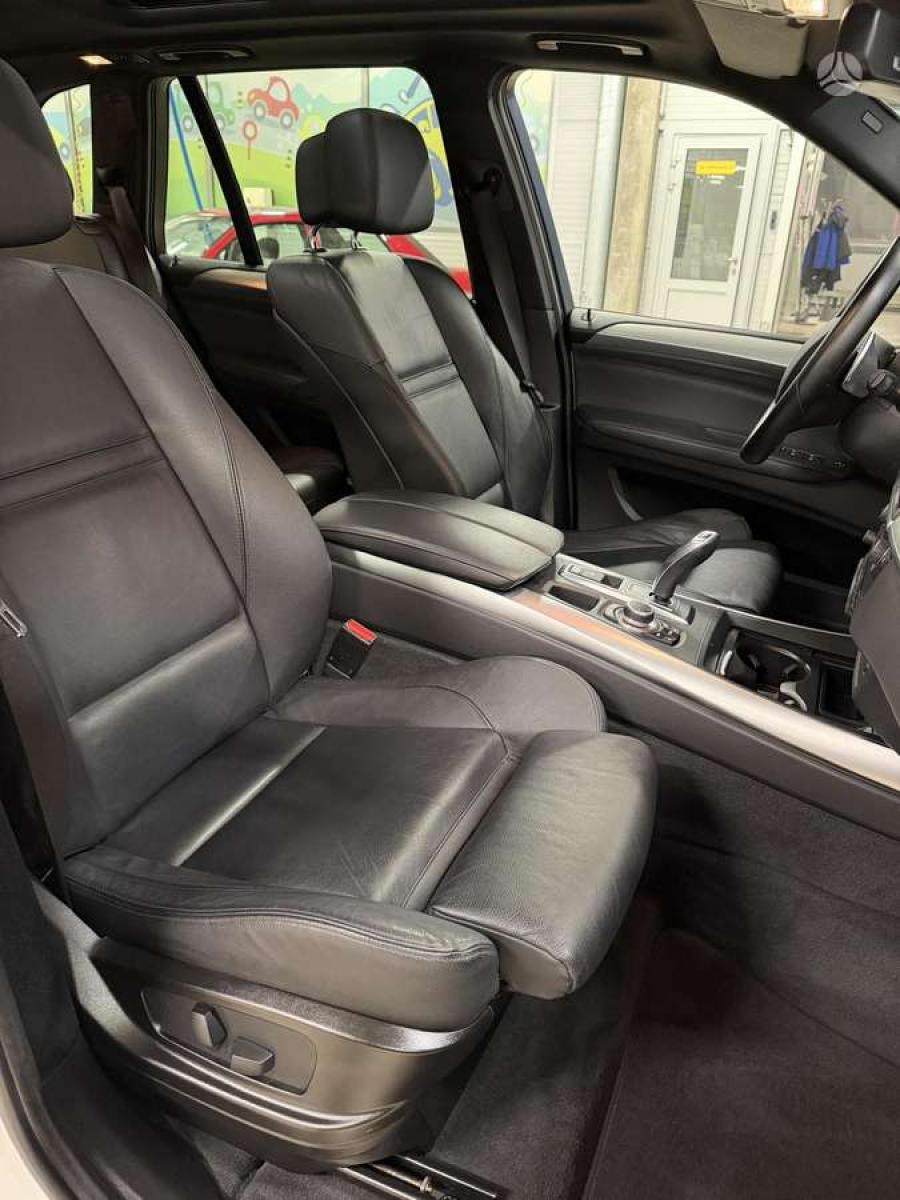 Белый БМВ Х5 2011 в Вильнюс, объемом двигателя 2.99 л и пробегом 261 тыс. км за 11200 €, фото 28 на AUTOMOTO.COM.LV