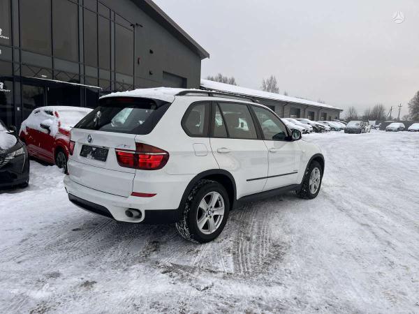 Balts BMW X5 2011 Tauragė, ar dzinēja tilpumu 3.00 L un nobraukumu 320 tūkst. km par 8900 €, foto 4 vietnē AUTOMOTO.COM.LV